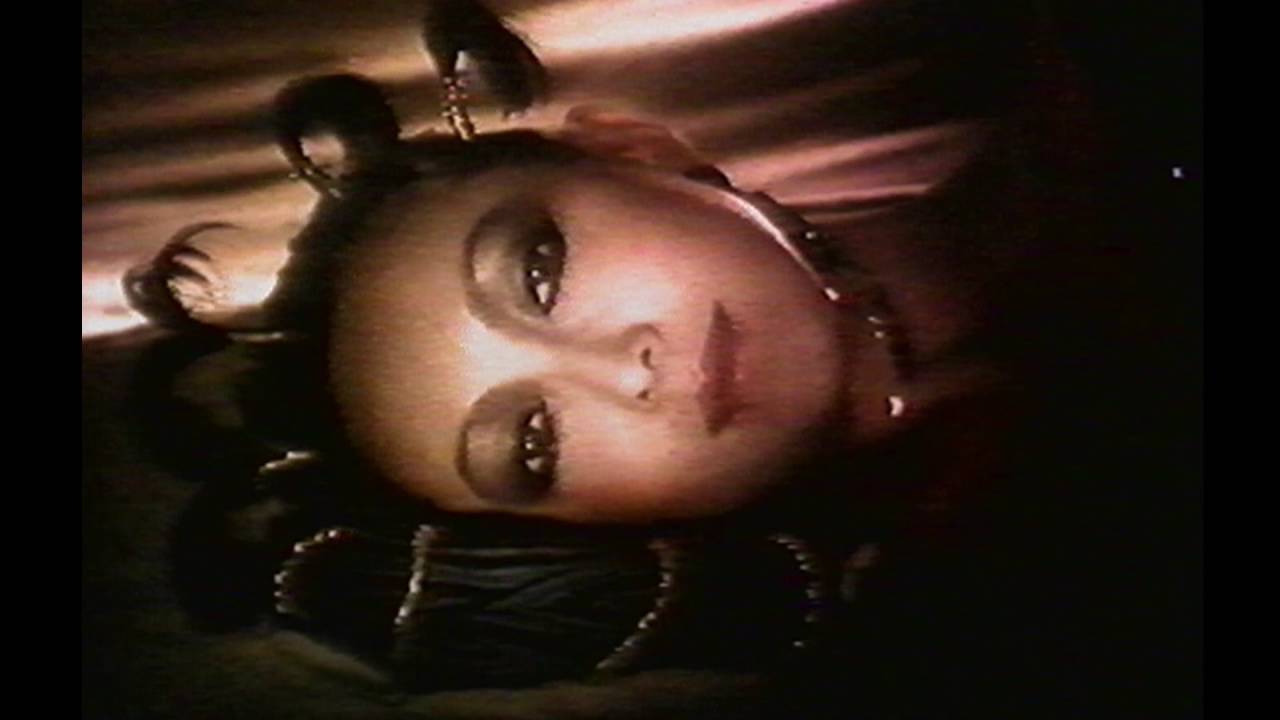 Fry's Turkish Delight Chocolate Bar 1984 TV Commercial - YouTube