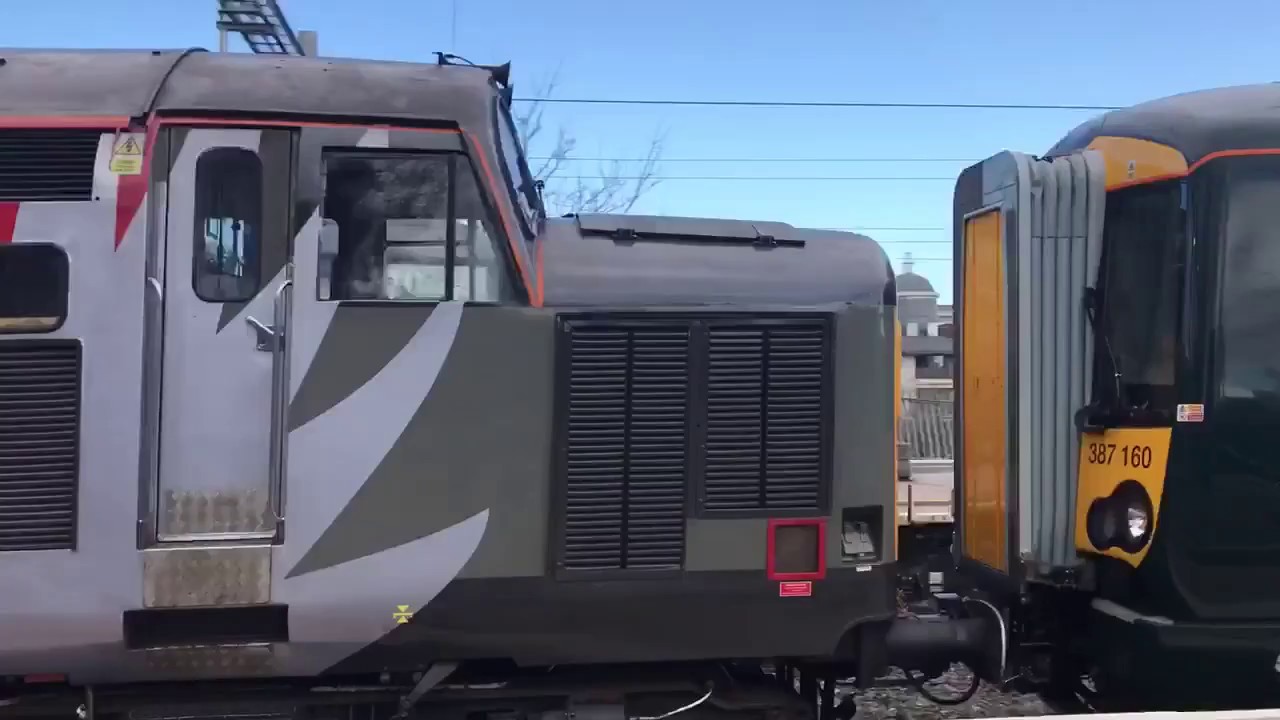 Rail Operations Group Class 37 dragging GWR Class 387 passes Maidenhead ...