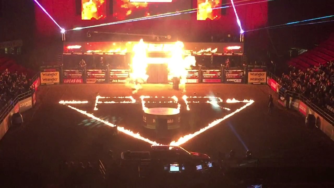 PBR Saint Louis Rodeo - YouTube