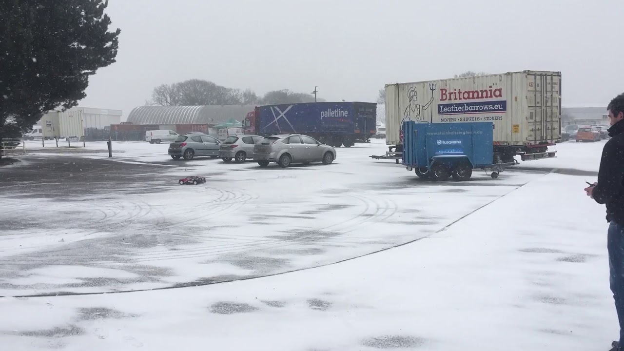 Mcd Proline Rally Car in the snow - YouTube