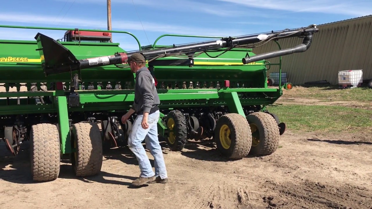 Putting a drill fill auger on a 1560 drill - YouTube