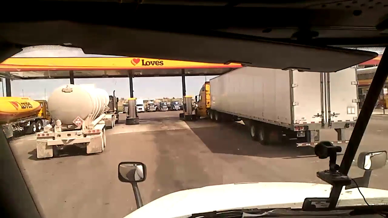 Trucking Class: Extreme Backing by a Professional Driver - YouTube