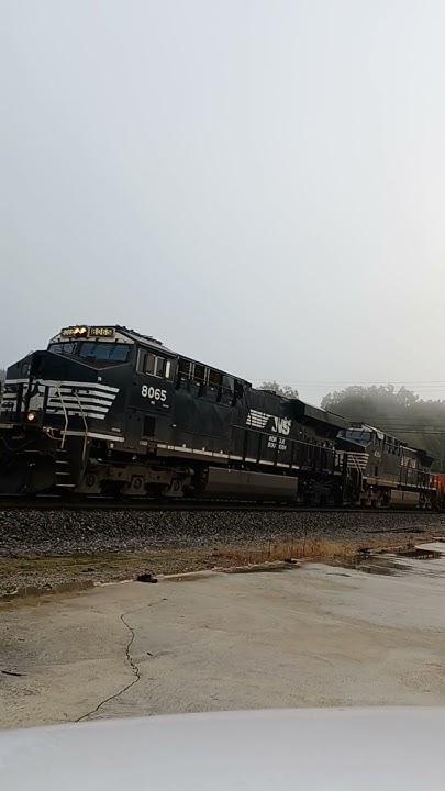 Fantastic NS DUO "Foggy climb thru town" HUGE HORN/Great Speed Norfolk Southern #8065 -#27a ...