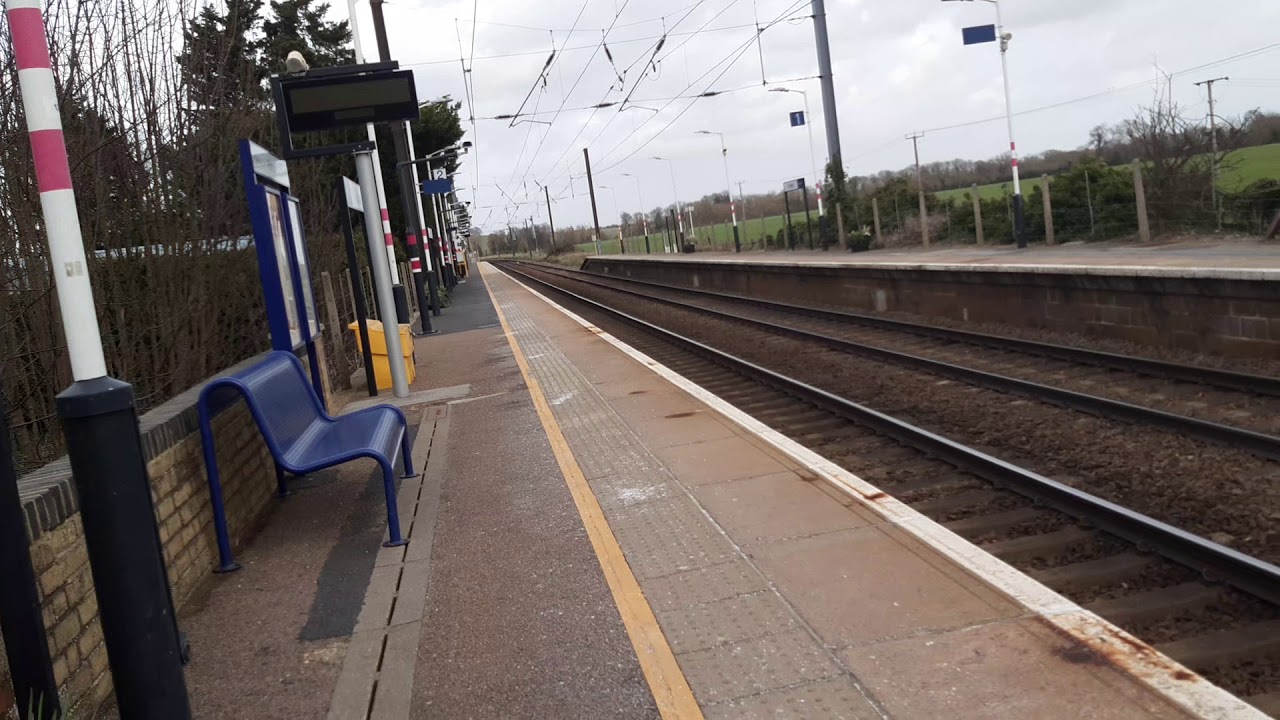 Foxton level crossing Saturday 22.2.20 - YouTube