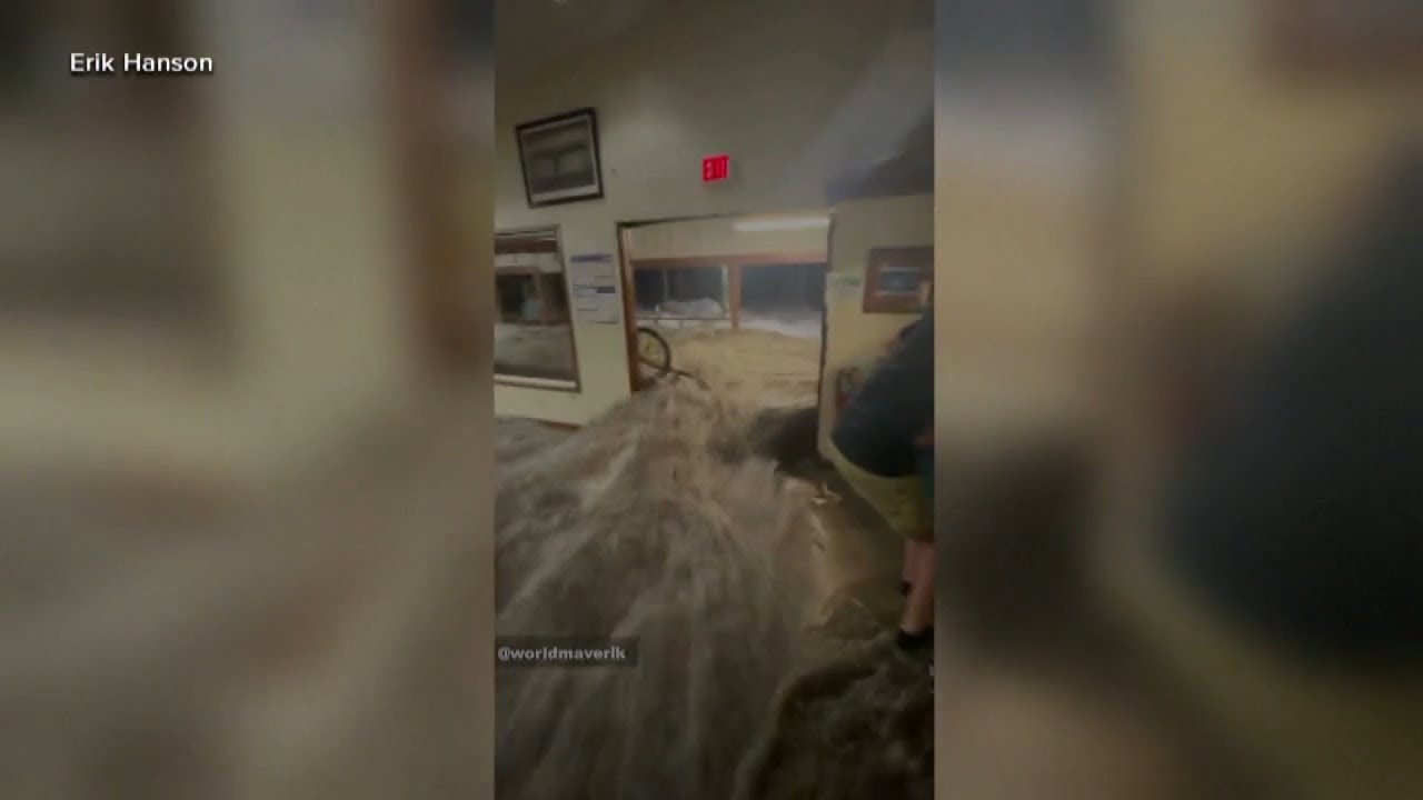 Rogue wave wreaks havoc at U.S. Pacific military base - YouTube