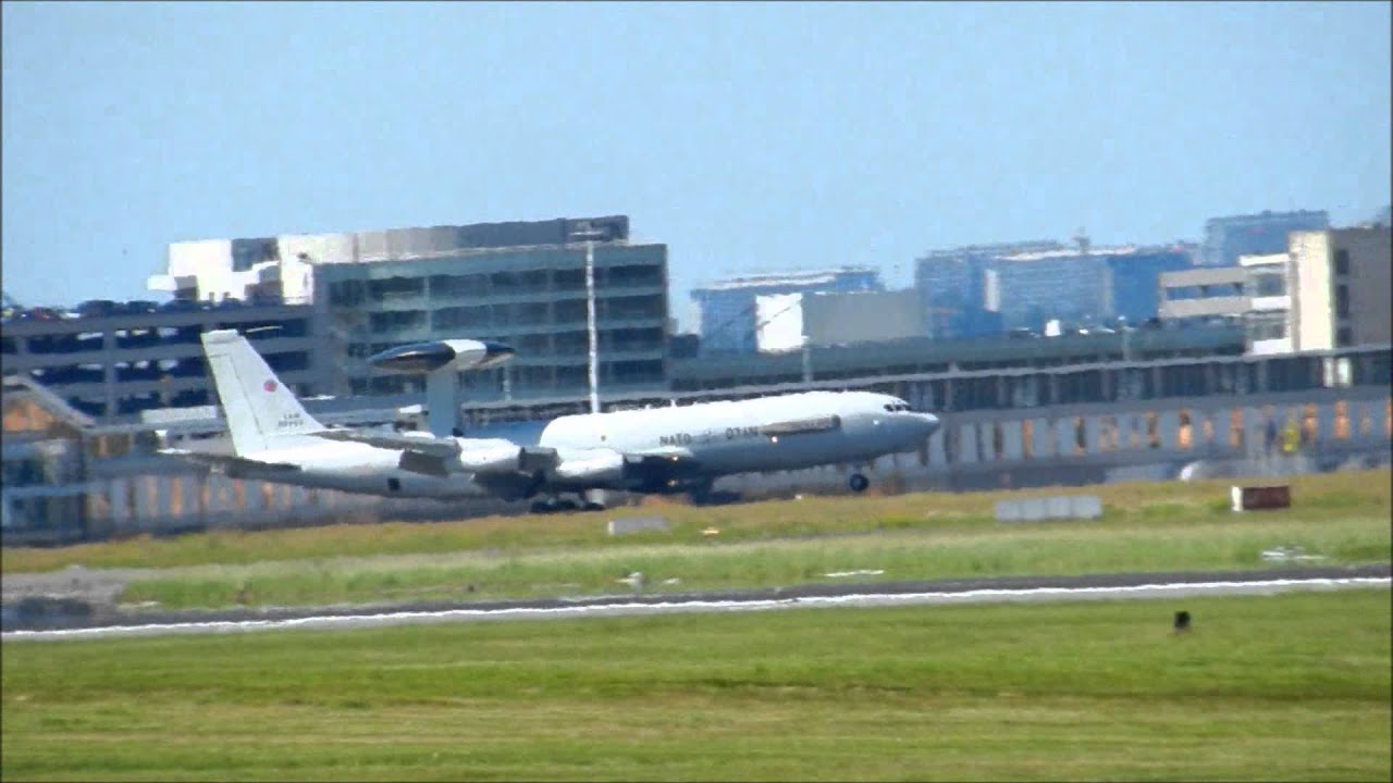 Boeing E-3 (B707) AWACS touch and go at Brussels airport ! | RWY 02 ...