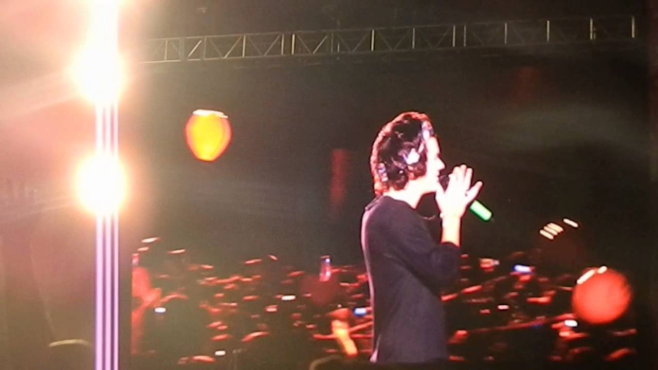 One Direction WWATOUR CHILE - The boys waving. - YouTube
