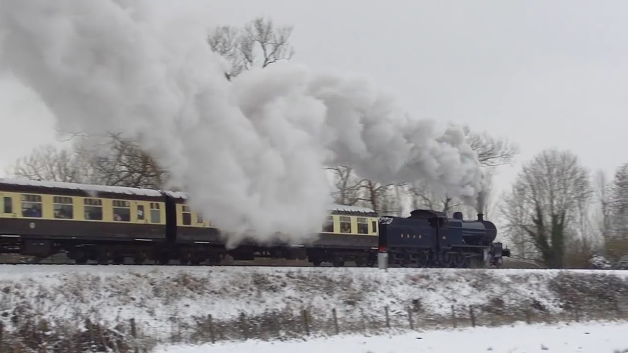 MUST WATCH -LOVELY STEAM TRAINS IN THE SNOW - West Somerset Rail WINTER ...