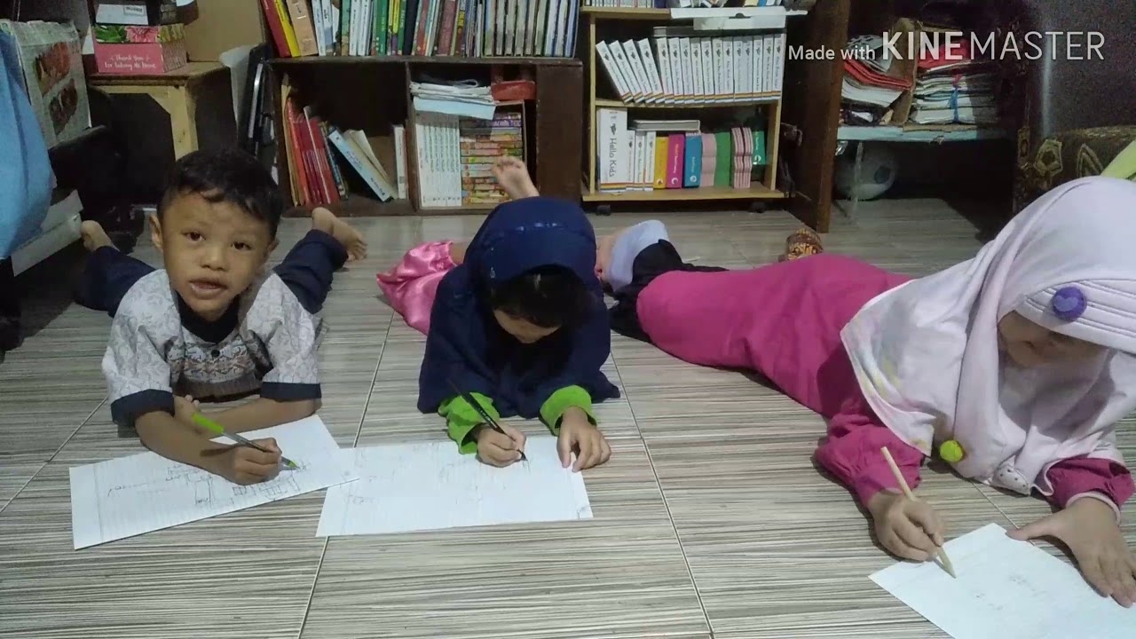 Menggambar Bersama Sophie Tsani dan Davan - YouTube