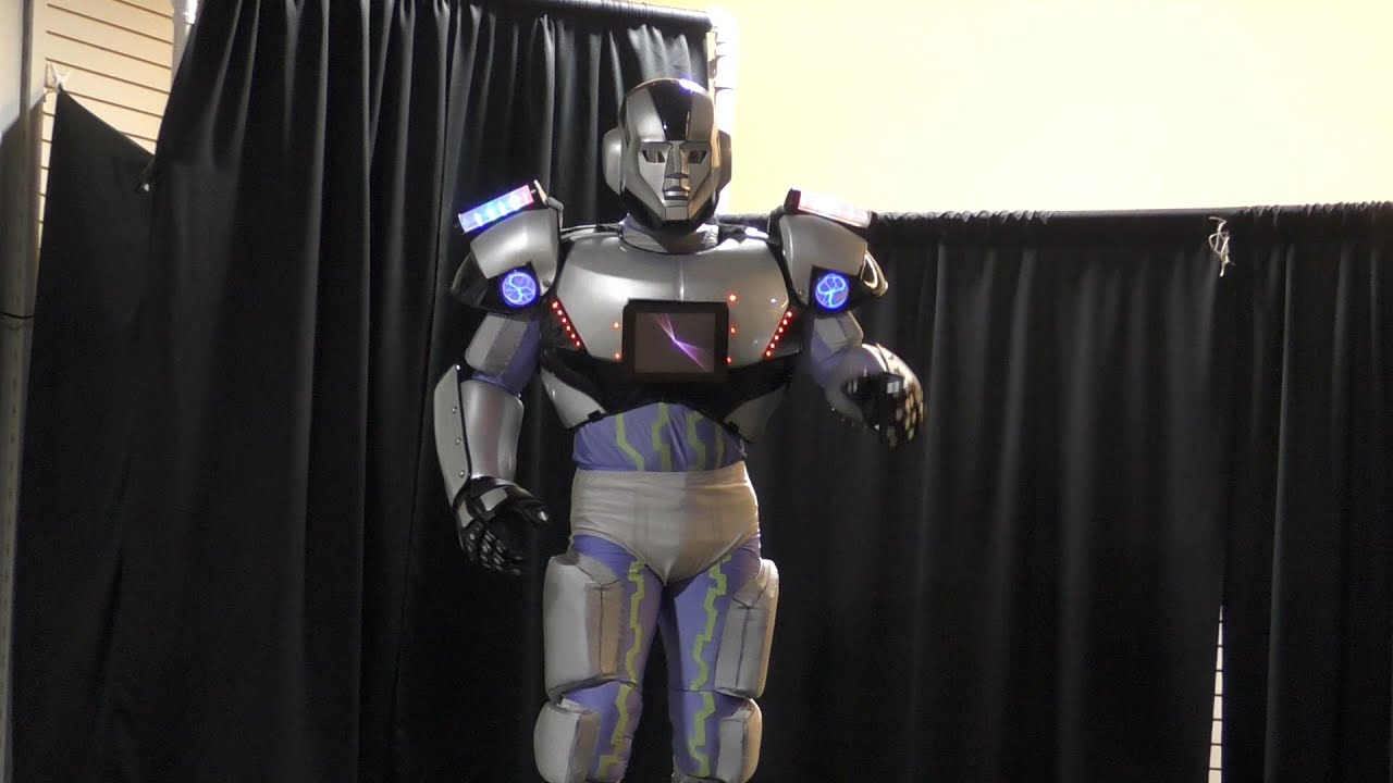 Shockwave The Robot vs Hamlet Hurtssue - YouTube