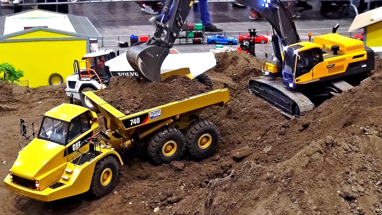 XXL Road Construction Site with many RC Trucks Excavators Caterpillar ...
