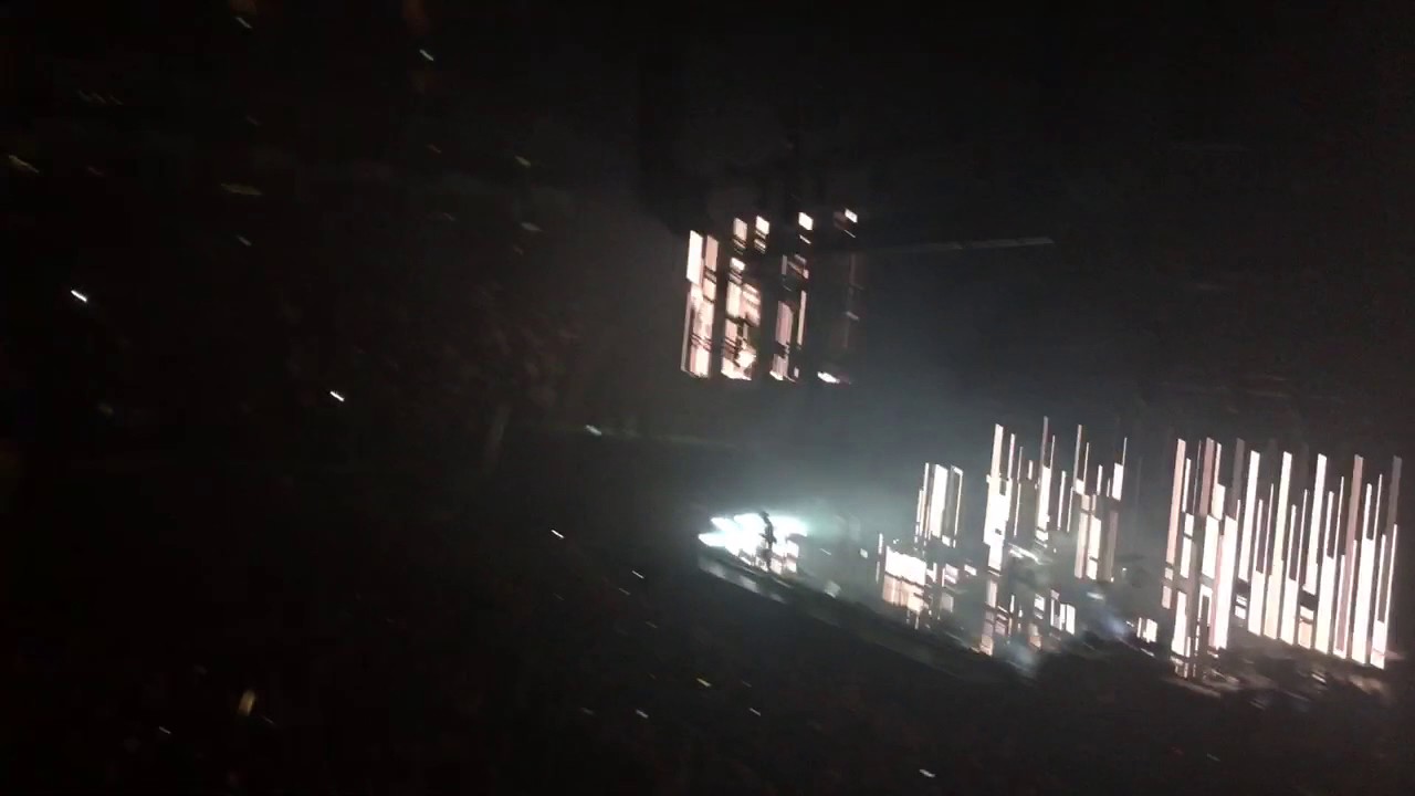 The 1975 at the London O2 Arena - YouTube