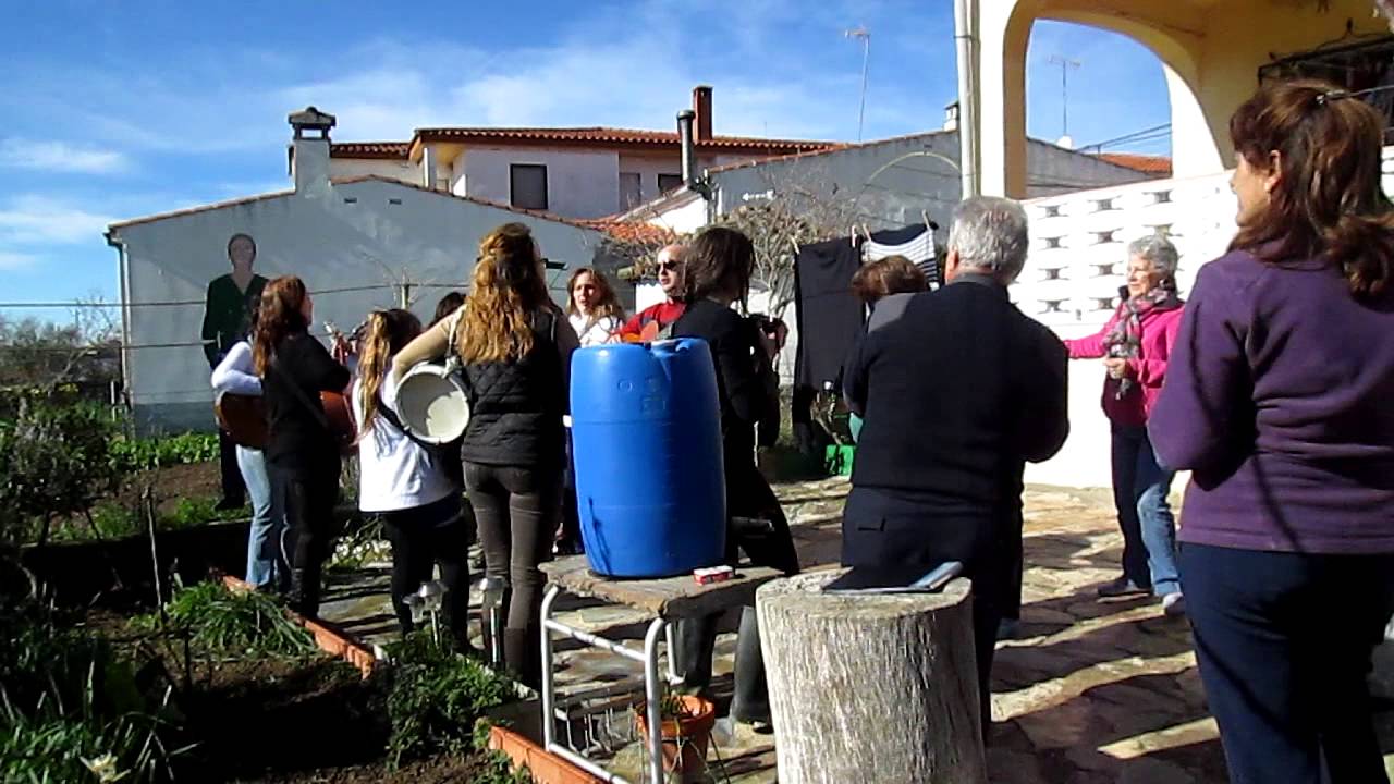 Coro "El Romero" - Sal morena a la ventanita - YouTube