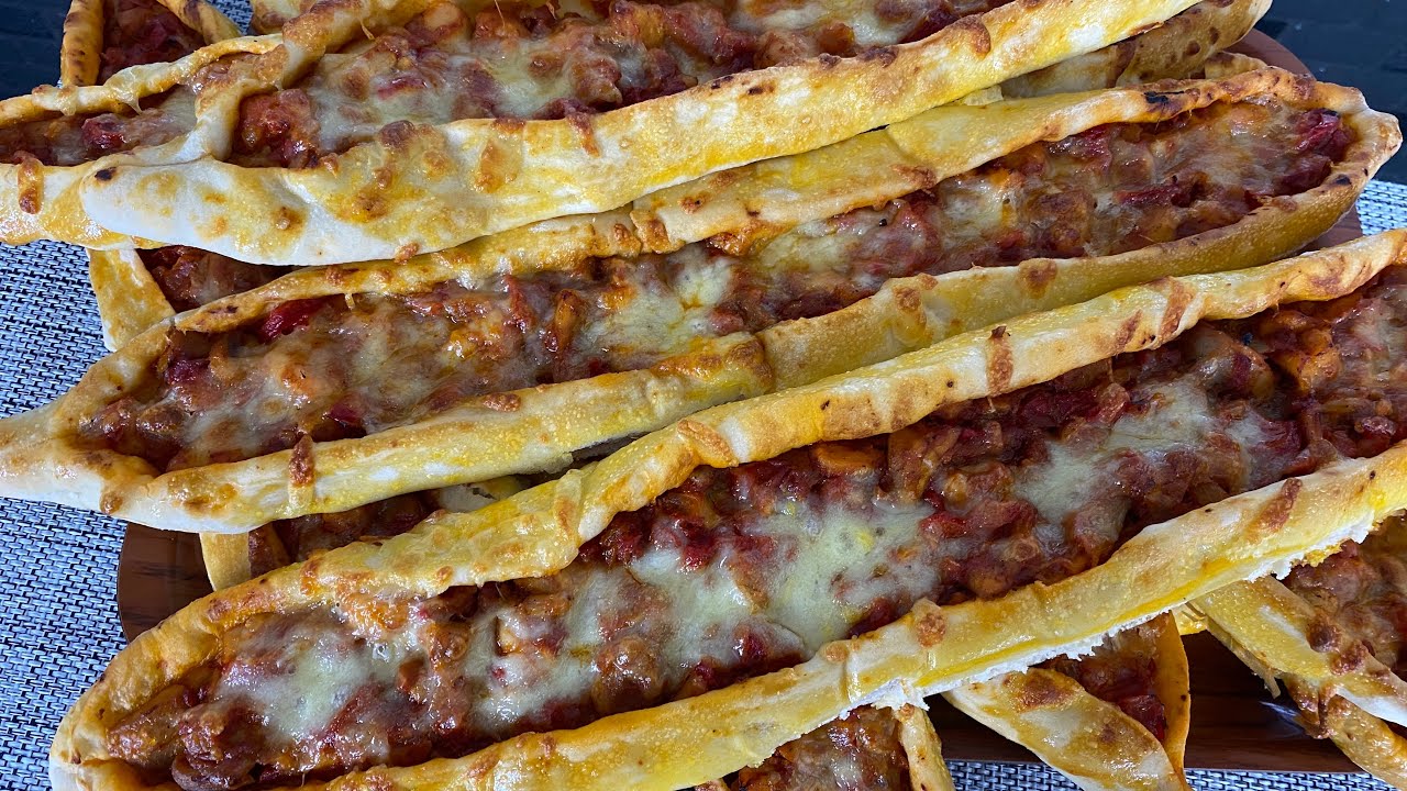 Tavuklu Kaşarlı Pide Nasıl Yapılır/ Fırında Açık Pide Tarifi - YouTube