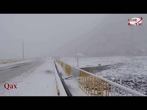 Qaxda qar mənzərələri