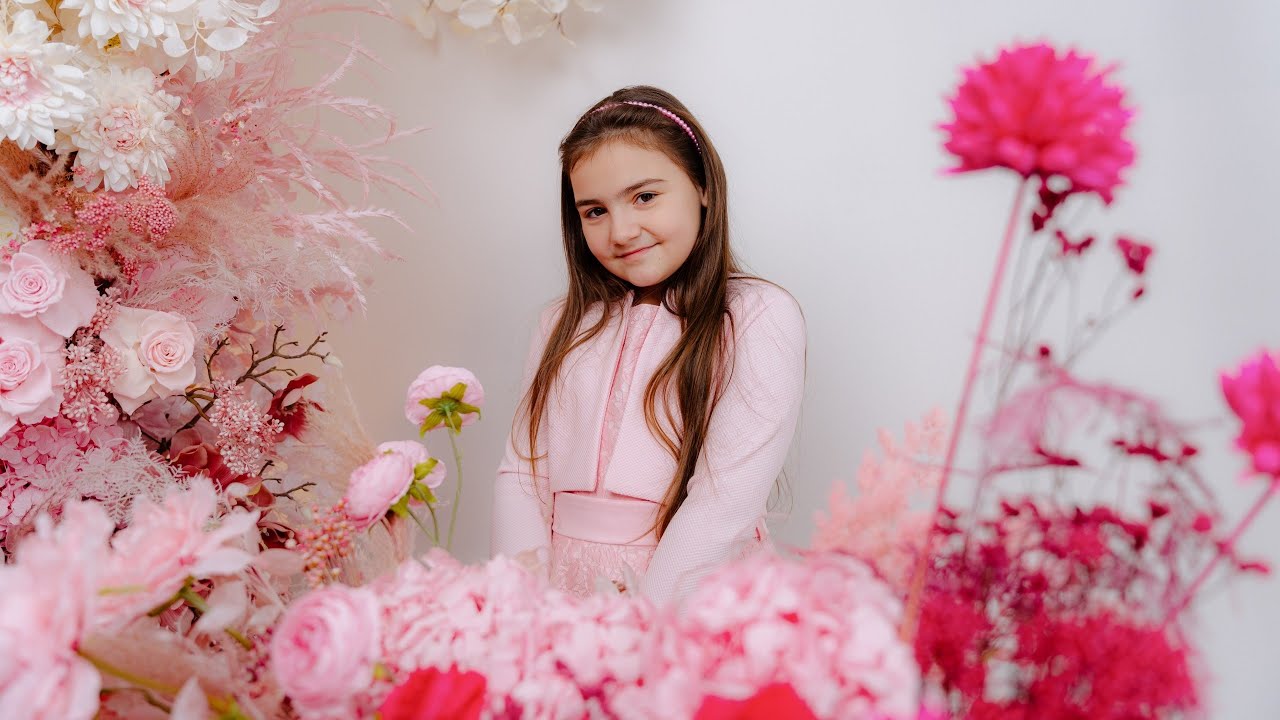 Ecaterina-Maria Costea - Azi e ziua ta - YouTube