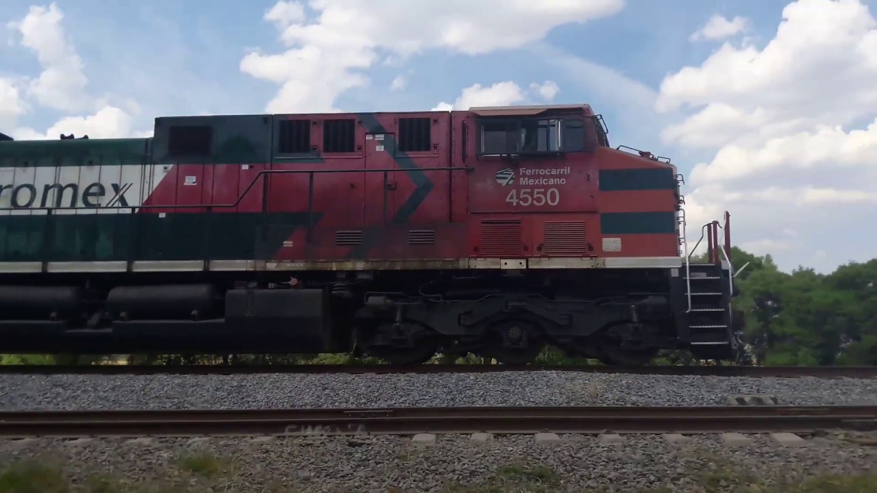 The Only old GE locomotive working Hard! FXE 4550 by Ferromex. - YouTube