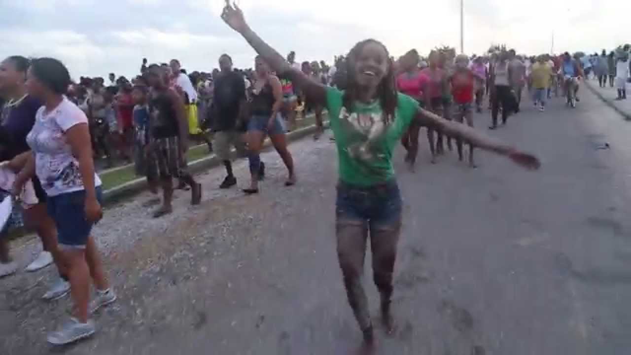 Belize Carnival 2014 - Jouvert whine - YouTube