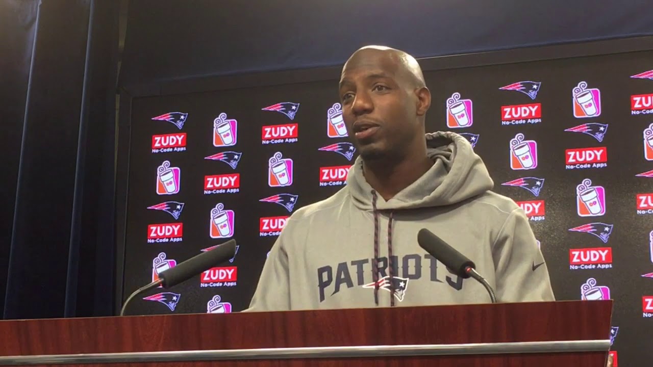 Duron Harmon offers Marcus Williams advice after missed tackle in wild ...