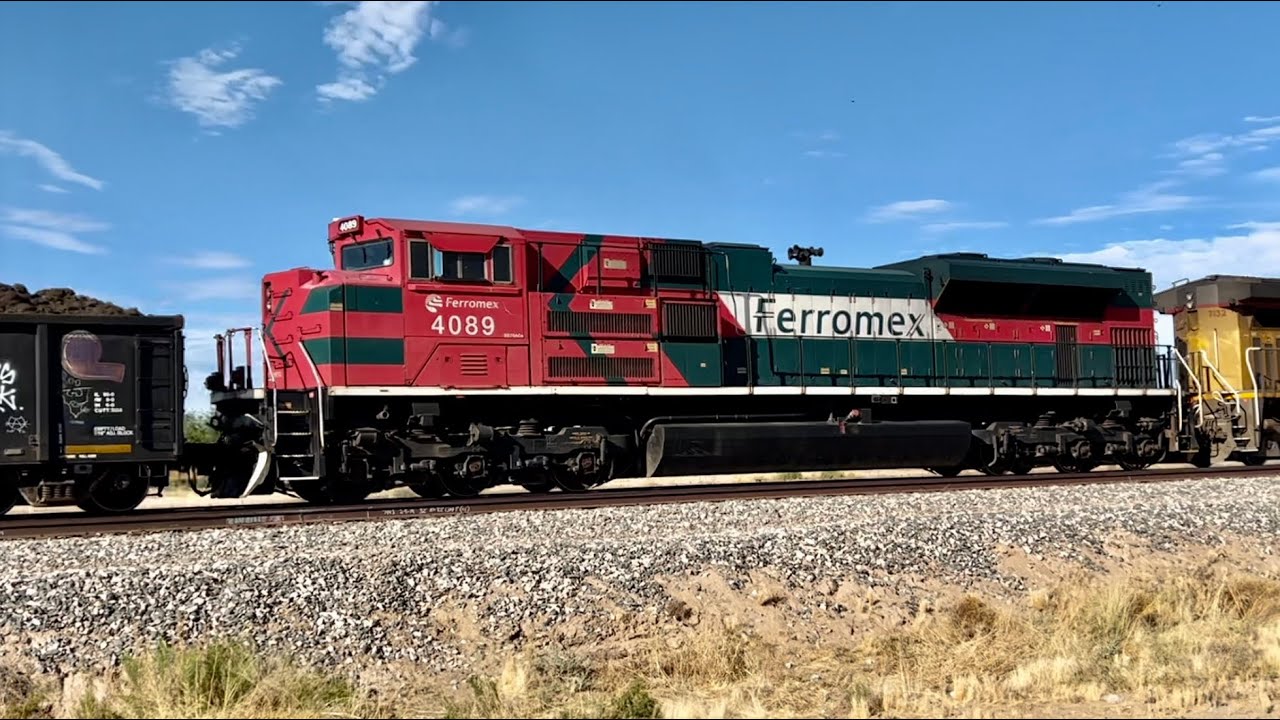 UP outbound train on Phoenix Sub with a Ferromex unit, Queen Creek AZ - YouTube