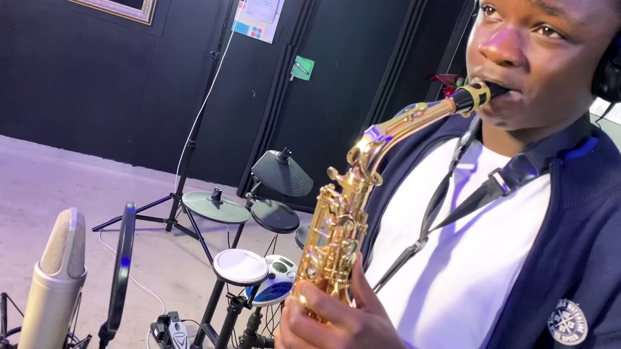 Teni - Case (Royal Sax Alto Cover) - YouTube