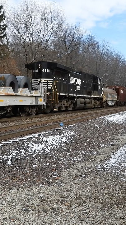 NS 4181 Mid-DPU on 375 through Buechel in the light snow - YouTube