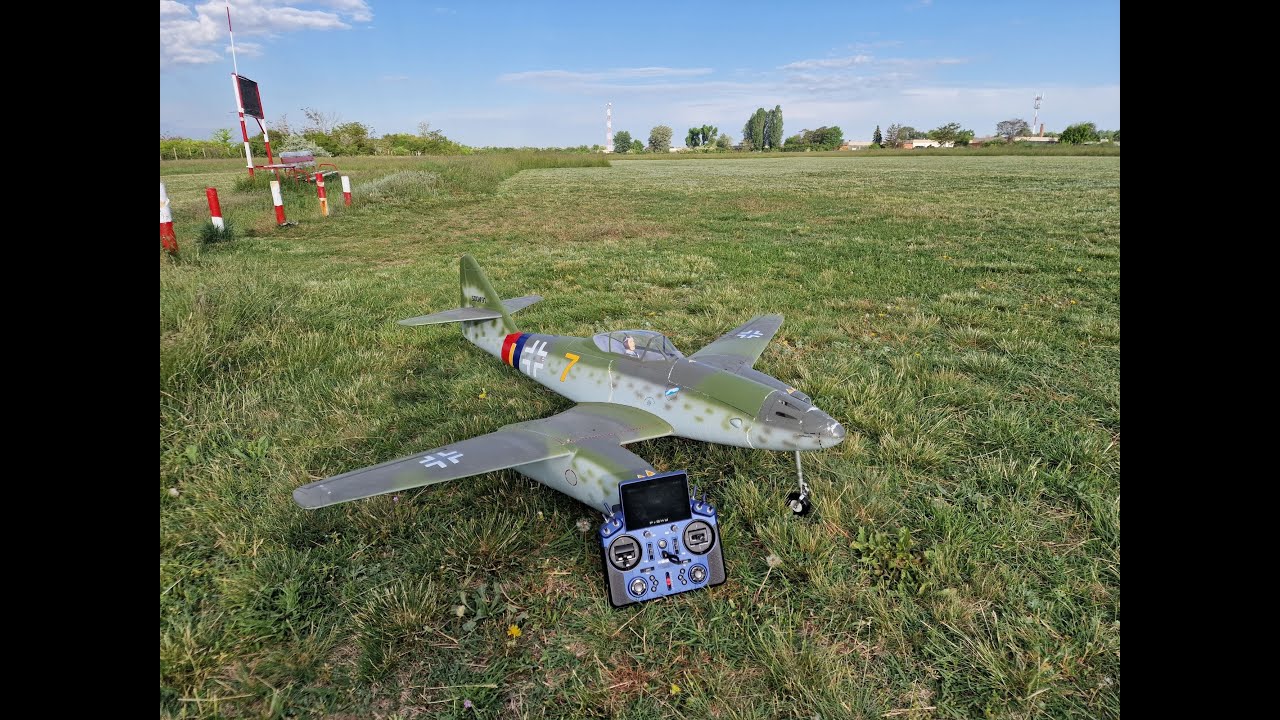 Freewing Messerschmitt Me 262 "Yellow 7" V2 - YouTube