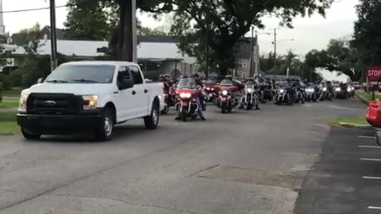 Dozens of motorcycles show for biker's funeral - YouTube