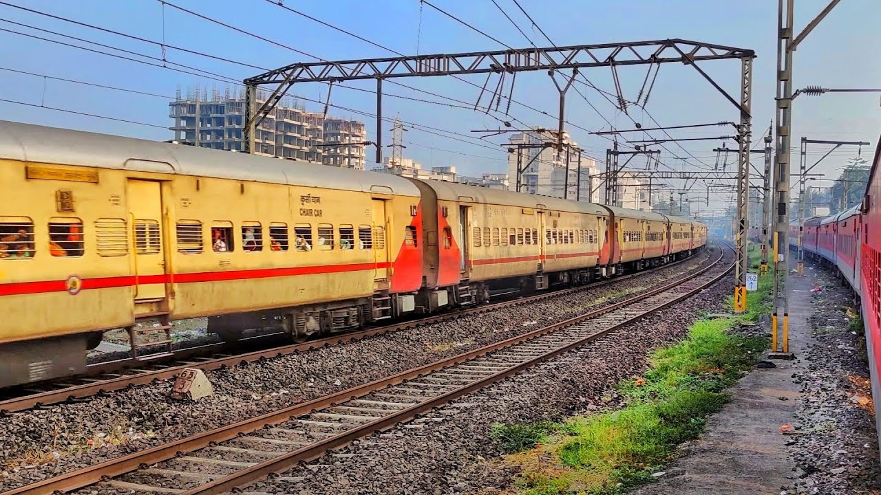 17617 Mumbai Csmt Hazur Sahib Nanded Tapovan Express With KYN Wcam-3 ...