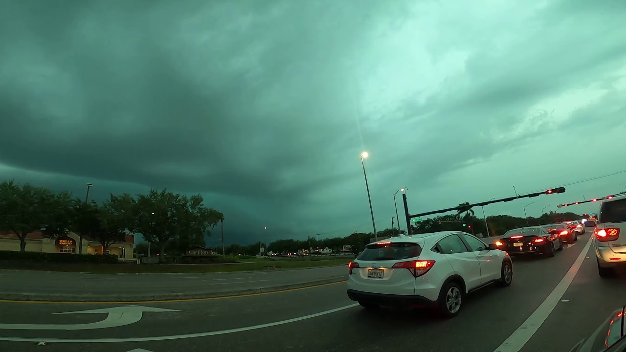 Thunderstorm moving onshore from the Gulf of Mexico - YouTube