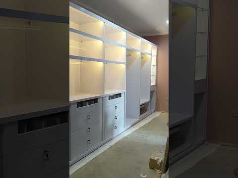 Lemari Pakaian Terbuka Tanpa Pintu