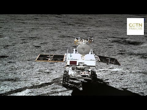 La sonde lunaire Chang'e-4 et le rover Yutu-2 prennent des photos l'un ...