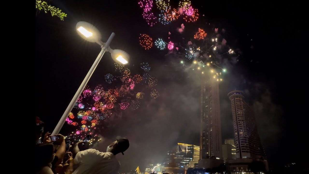 Fireworks Amazing Thailand Countdown 2023 | 1-1-2023 | ICONSIAM. - YouTube