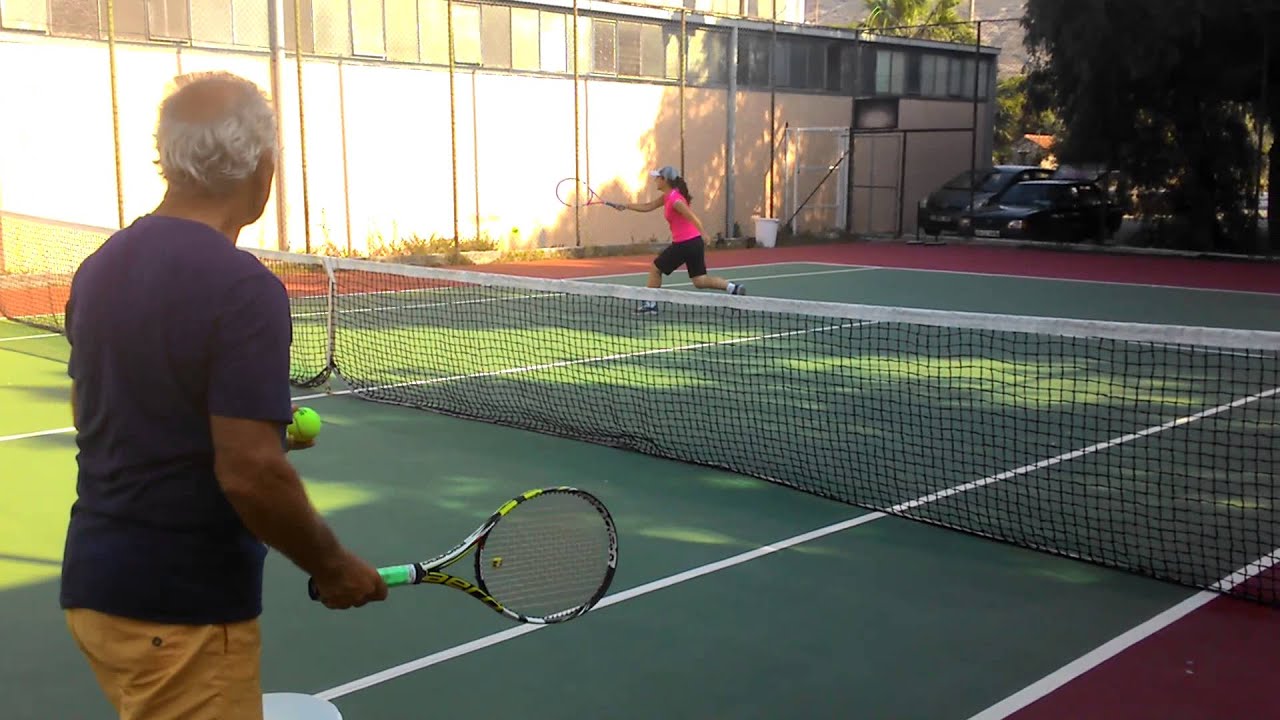 Arda Vural Tenis öğretiyor Foça Tenis kulübü'nde - YouTube