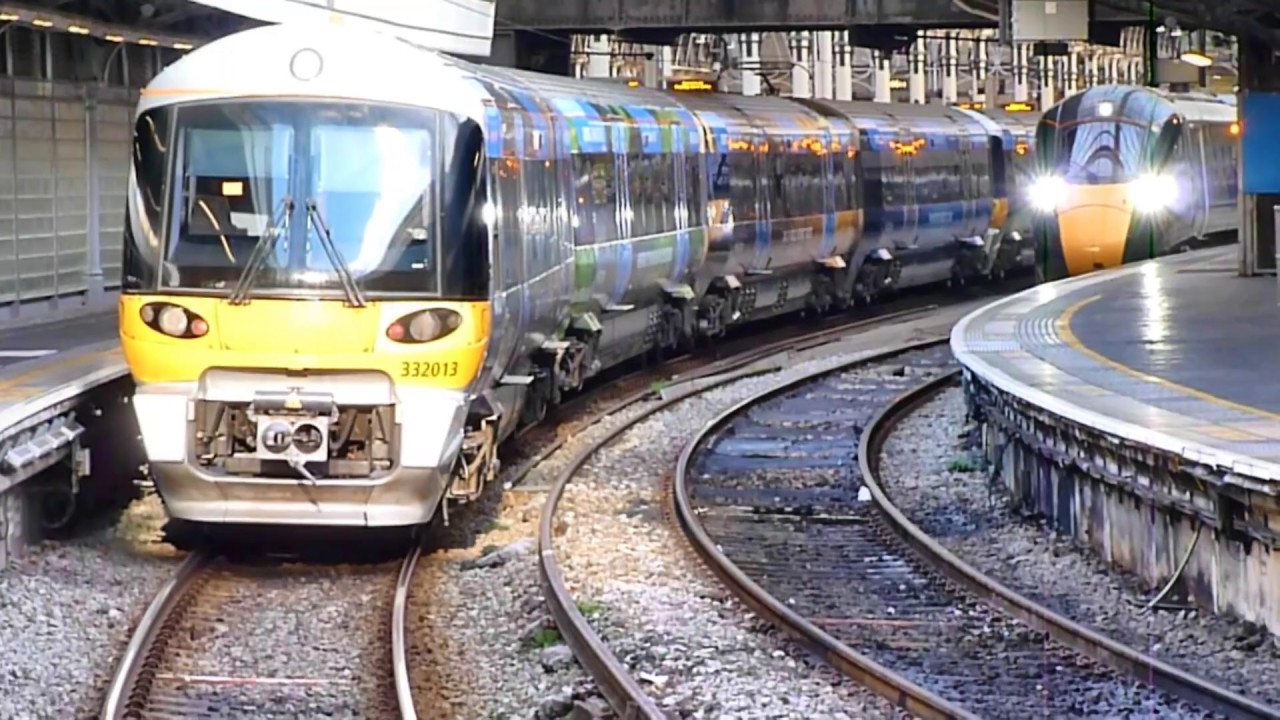 Class 332 on the Heathrow Express - YouTube
