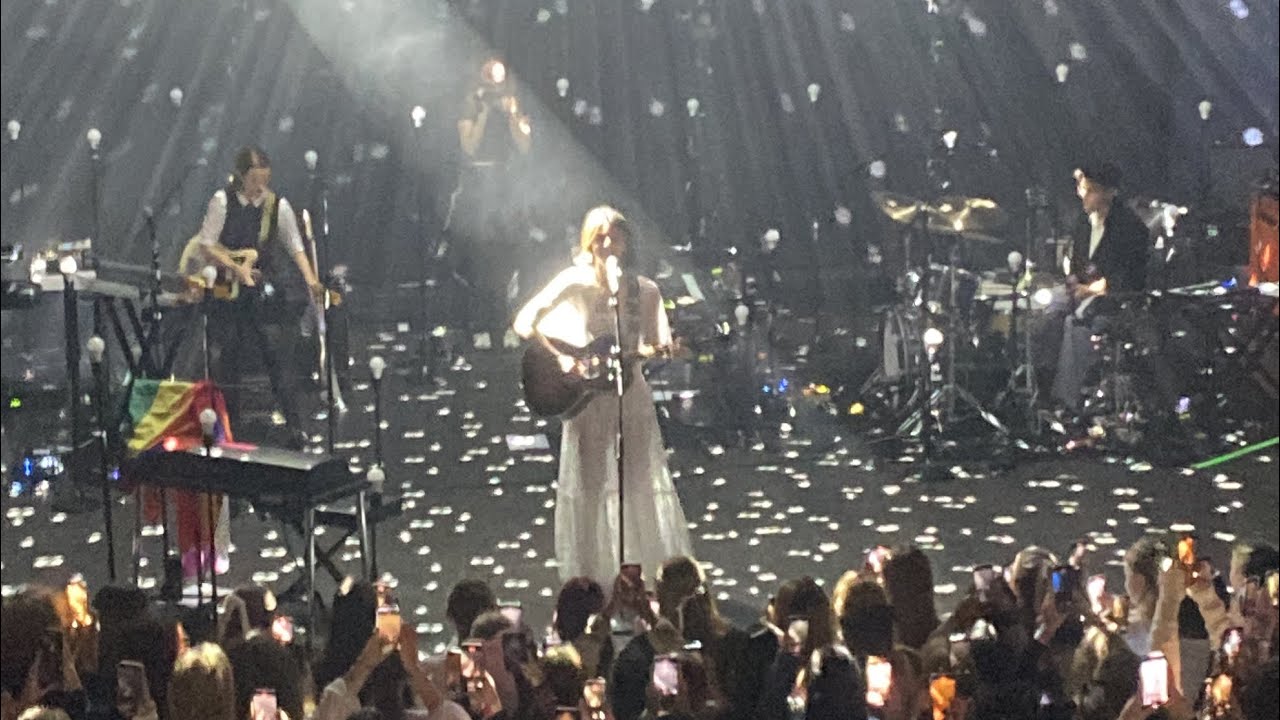 Gracie Abrams - “In Between” (Unreleased) (Live from the Good Riddance ...