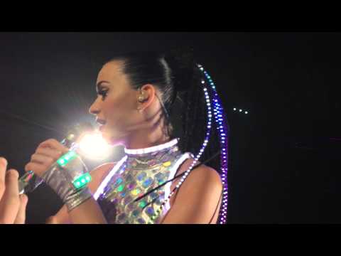 Katy Perry - Love Me (Live Prismatic World Tour) Reflection Section - Oslo, Norway