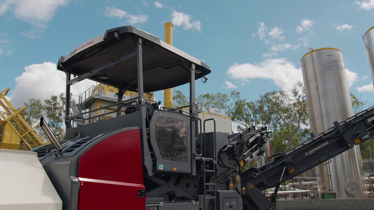 The Dynapac MF2500CS Mobile Feeder - YouTube