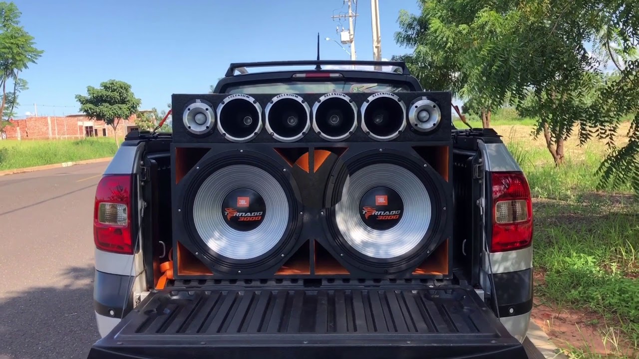 Tornado 18 tocando em 63Hz (Grave Atacck) - YouTube