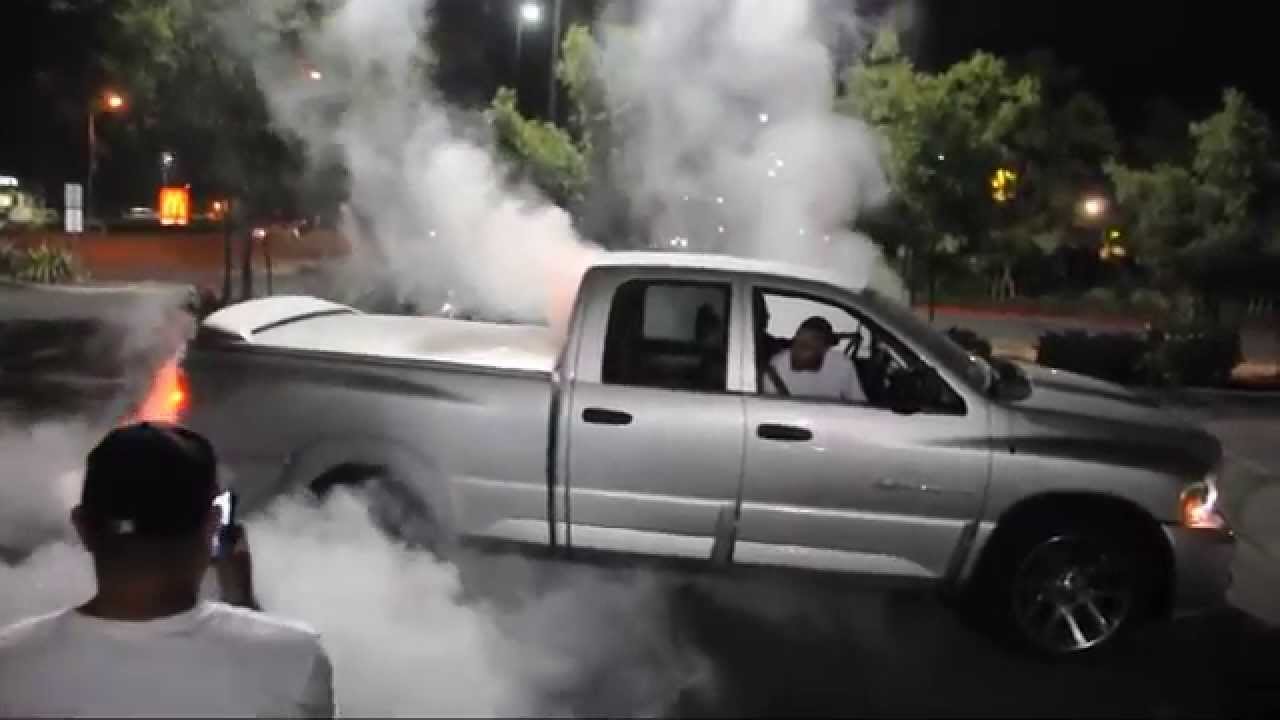 Dodge Ram Srt-10 burnout at a car meet. - YouTube