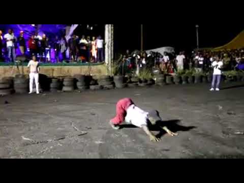 Midget dancing to Gobisiqolo