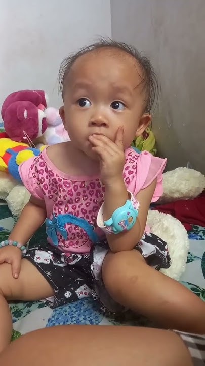 E bé sắp 26 tháng tuổi #blw - YouTube