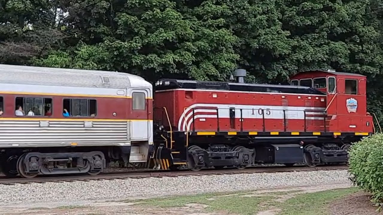 Railfanning Blip: Hobo Railroad #105 leaving Lincoln - YouTube