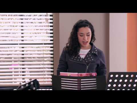 Fran, Cami y Naty cantan \