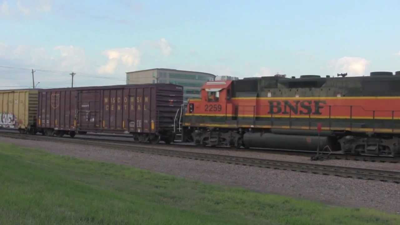 BNSF 2259 Leads Local w/ BN Caboose! Sioux Falls, SD - YouTube