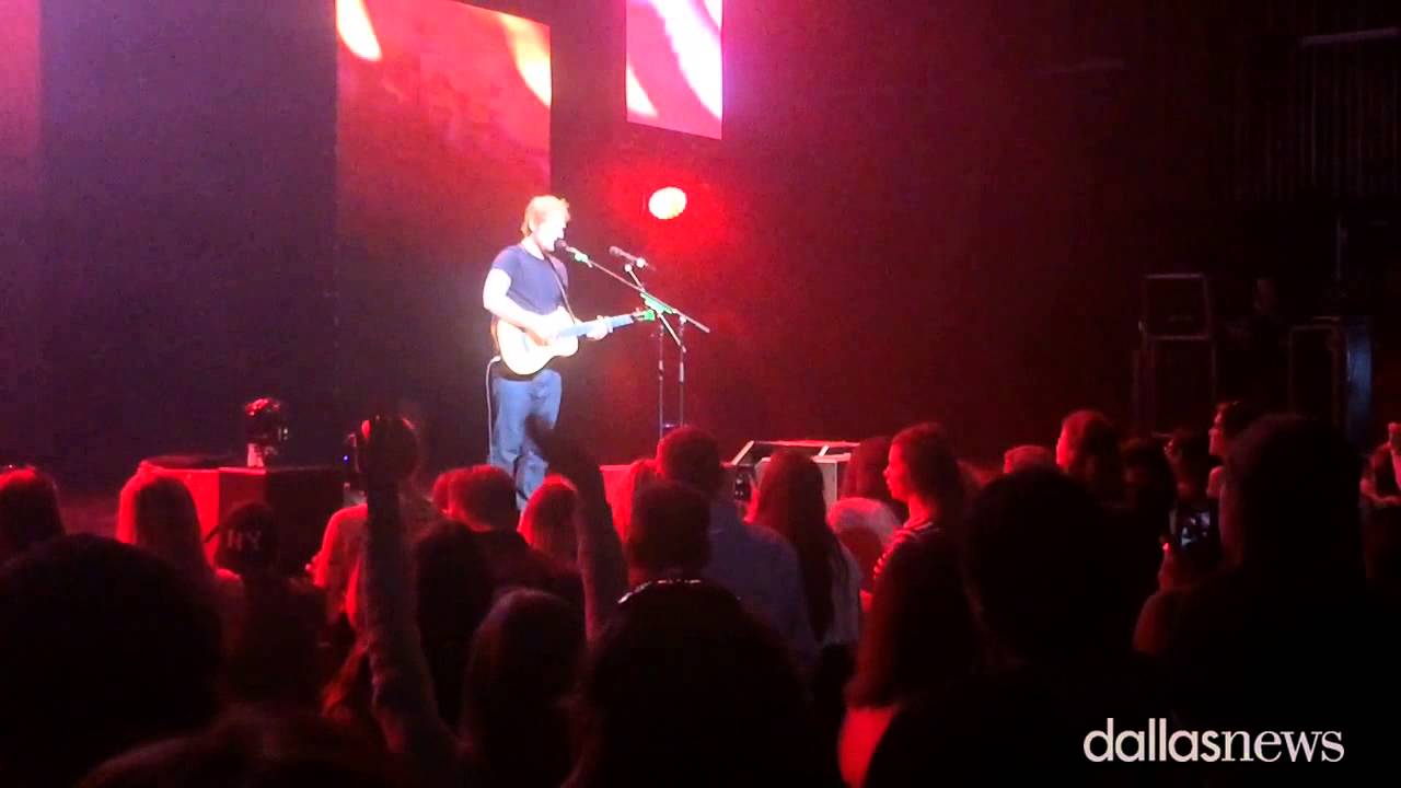 Scenes From The Ed Sheeran Concert At Verizon Theatre - YouTube