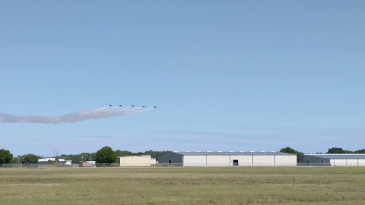 Blue Angels flyby Sun n Fun 2017 - YouTube