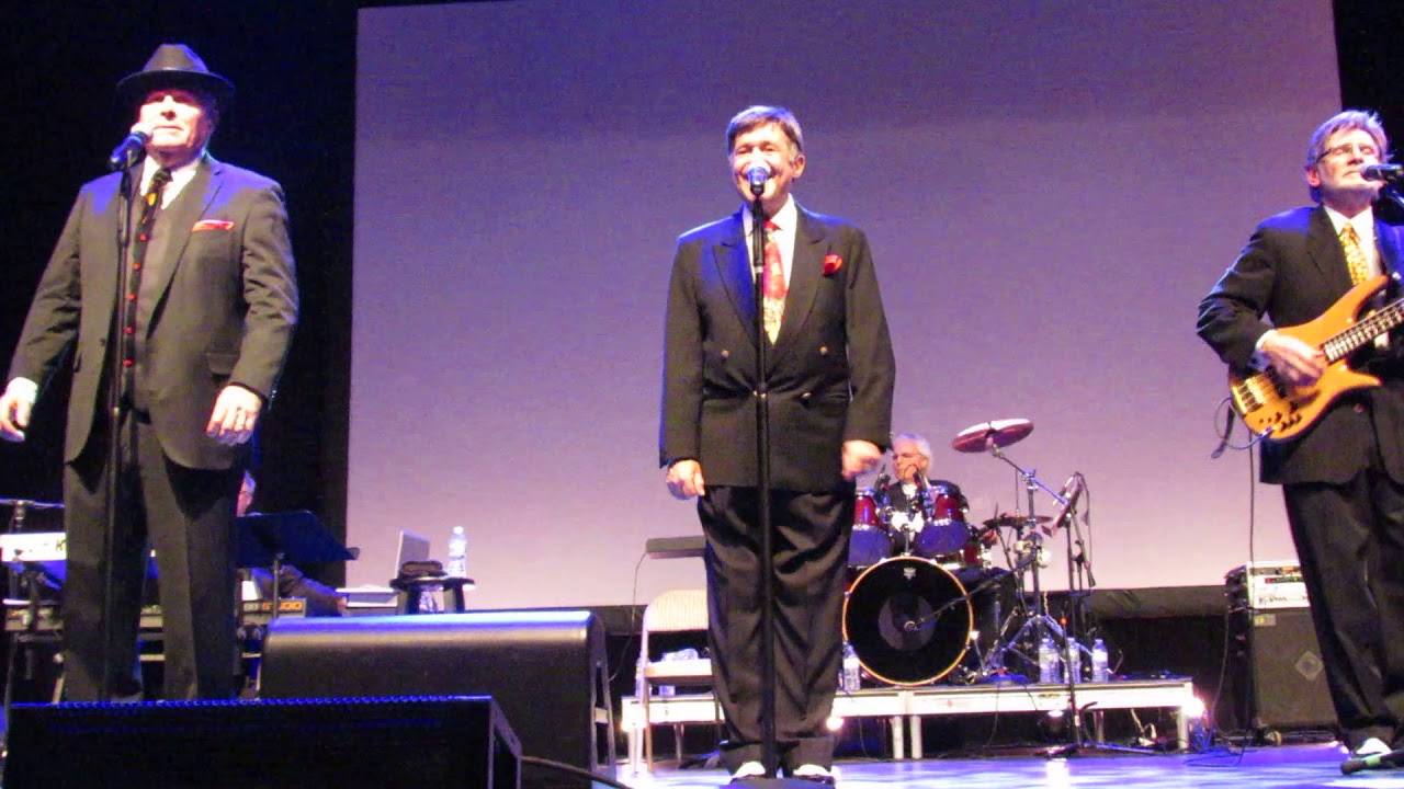 THE BROOKLYN BRIDGE:"Welcome Me Love" - YouTube