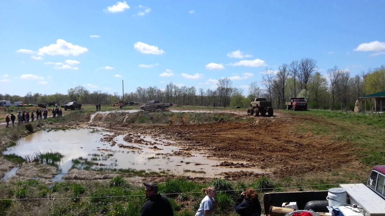 Black Swan mud bogs - YouTube