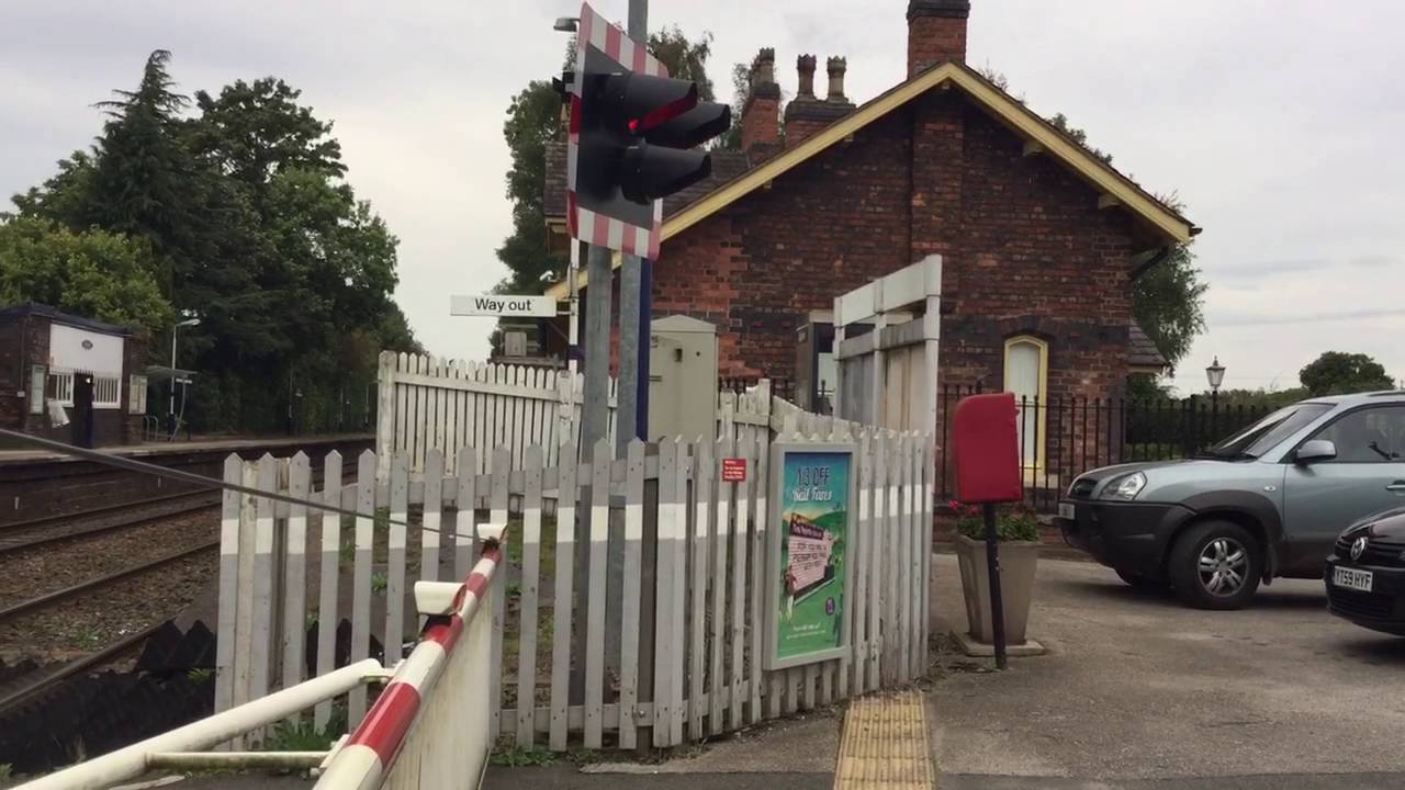 *Weird Alarm* Mobberley Station Level Crossing (Chesh) Saturday 24.09. ...